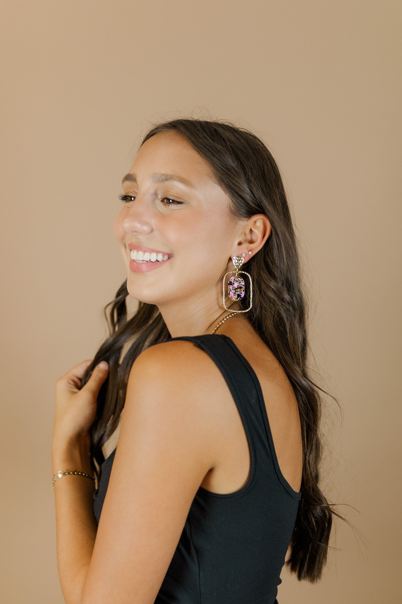 Alara Flake Oval Hoops – Taylor Shaye Designs